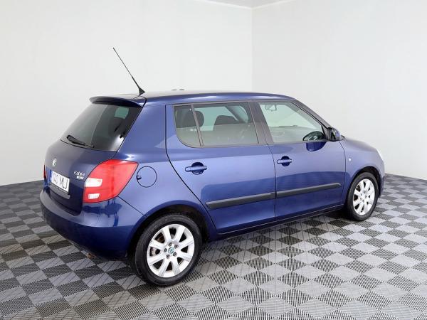 Blue Skoda Fabia 2008 in Tallinn, with an engine capacity of 1.60 L and mileage of 213 thousand km for 2499 €, photo 11 on AUTOMOTO.COM.LV