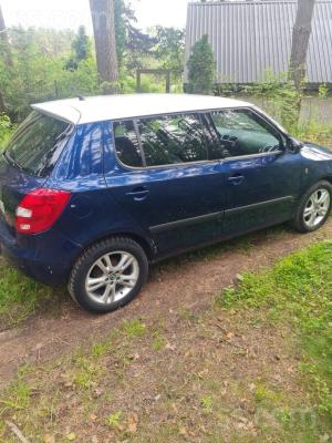 Zils Skoda Fabia 2009 Rīga, ar dzinēja tilpumu 1.90 L un nobraukumu 318 tūkst. km par 2800 €, foto 2 vietnē AUTOMOTO.COM.LV
