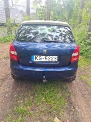 Zils Skoda Fabia 2009 Rīga, ar dzinēja tilpumu 1.90 L un nobraukumu 318 tūkst. km par 2800 €, foto 4 vietnē AUTOMOTO.COM.LV