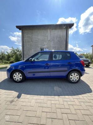 Zils Skoda Fabia 2009 Viļņa, ar dzinēja tilpumu 1.20 L un nobraukumu 151 tūkst. km par 2700 €, foto  vietnē AUTOMOTO.COM.LV