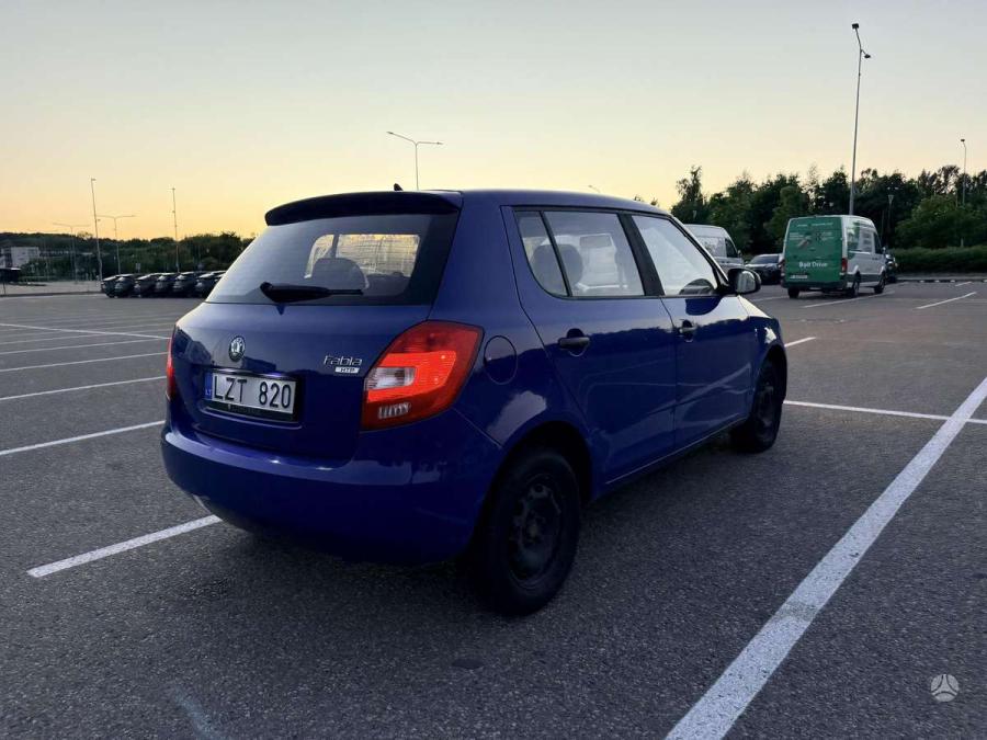 Blue Skoda Fabia 2009 in Vilnius, with an engine capacity of 1.20 L and mileage of 180 thousand km for 1550 €, photo 4 on AUTOMOTO.COM.LV