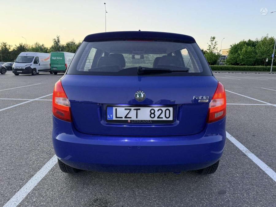Blue Skoda Fabia 2009 in Vilnius, with an engine capacity of 1.20 L and mileage of 180 thousand km for 1550 €, photo 5 on AUTOMOTO.COM.LV
