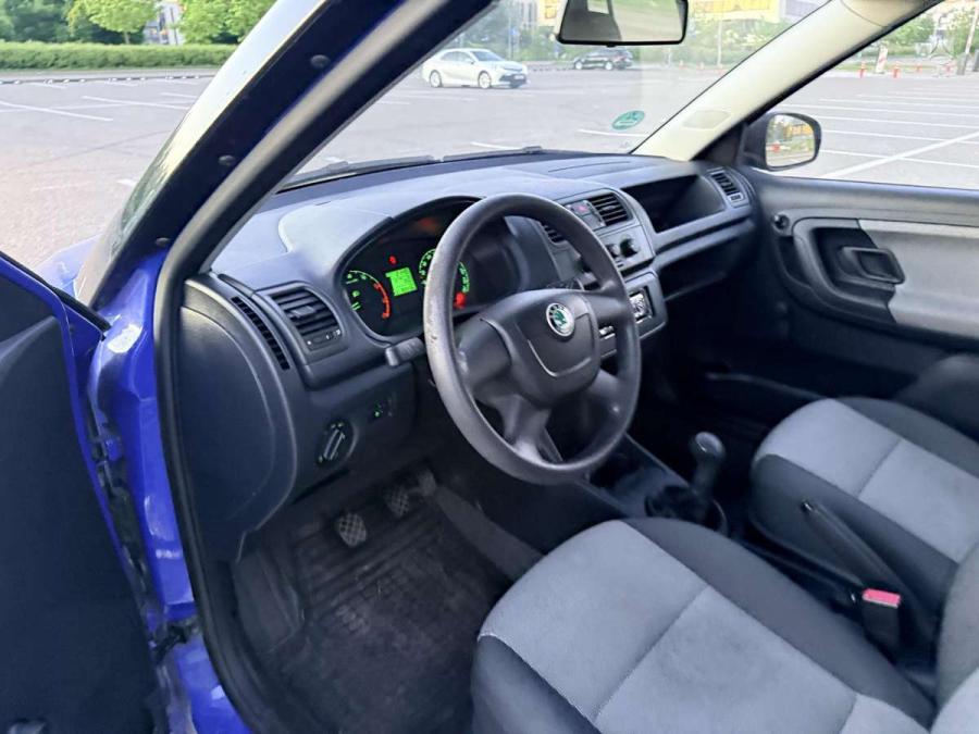 Blue Skoda Fabia 2009 in Vilnius, with an engine capacity of 1.20 L and mileage of 180 thousand km for 1550 €, photo 8 on AUTOMOTO.COM.LV