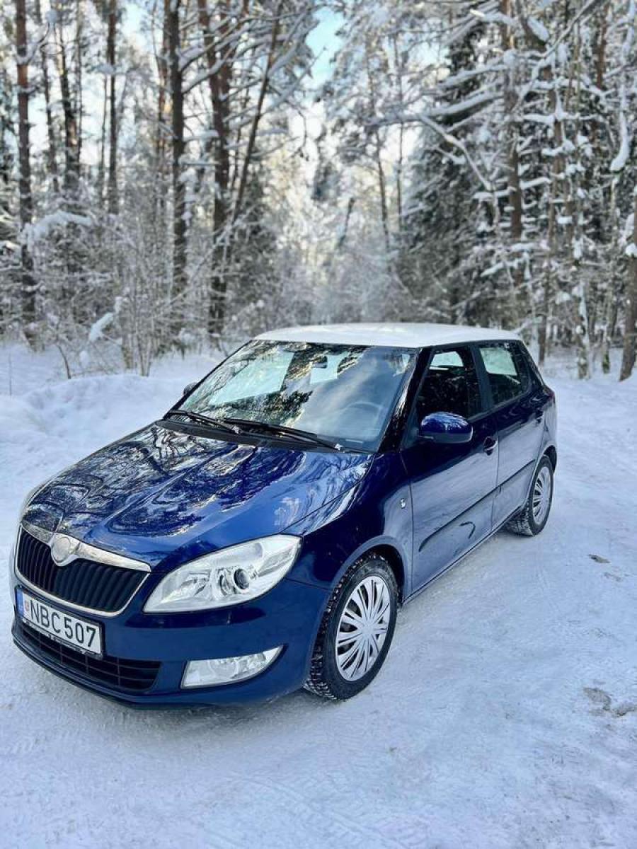 Blue Skoda Fabia 2010 in Kaunas, with an engine capacity of 1.20 L and mileage of 375 thousand km for 3199 €, photo 1 on AUTOMOTO.COM.LV