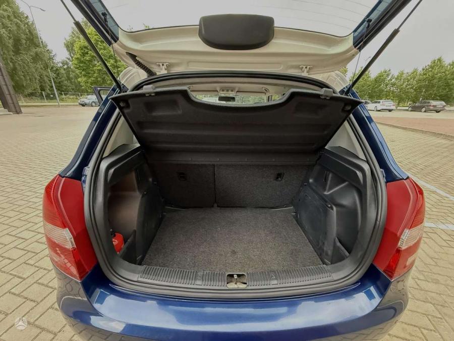 Zils Skoda Fabia 2010 Trakai, ar dzinēja tilpumu 1.20 L un nobraukumu 196 tūkst. km par 2600 €, foto 9 vietnē AUTOMOTO.COM.LV