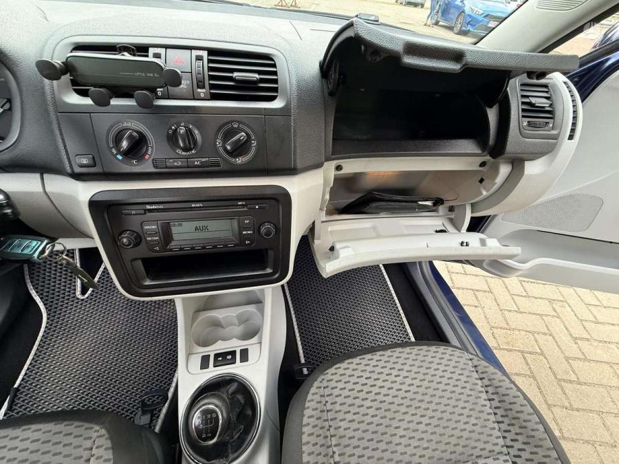 Zils Skoda Fabia 2010 Trakai, ar dzinēja tilpumu 1.20 L un nobraukumu 196 tūkst. km par 2600 €, foto 16 vietnē AUTOMOTO.COM.LV