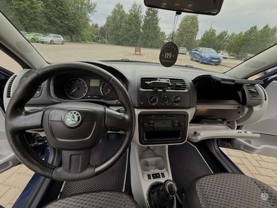 Zils Skoda Fabia 2010 Trakai, ar dzinēja tilpumu 1.20 L un nobraukumu 196 tūkst. km par 2600 €, foto 17 vietnē AUTOMOTO.COM.LV