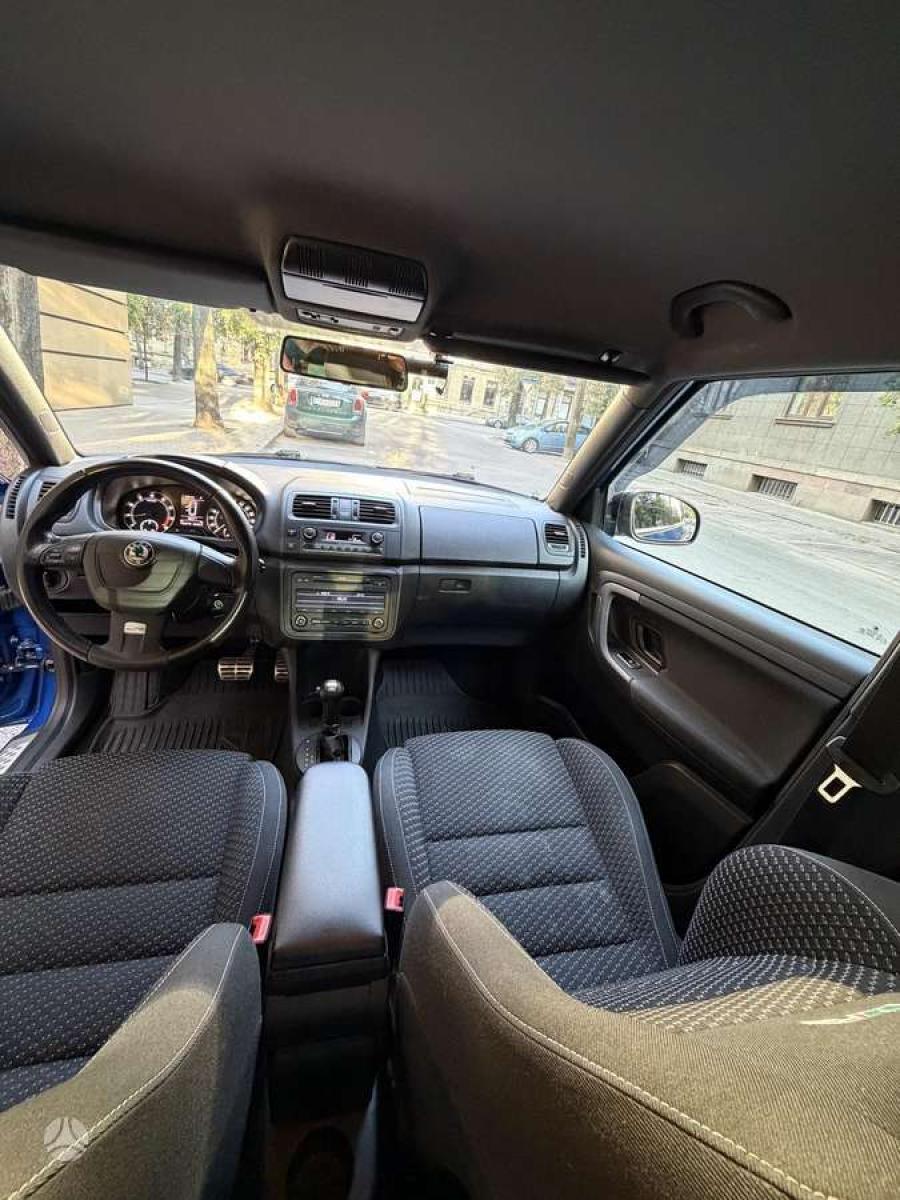 Blue Skoda Fabia 2010 in Vilnius, with an engine capacity of 1.39 L and mileage of 193 thousand km for 4900 €, photo 7 on AUTOMOTO.COM.LV