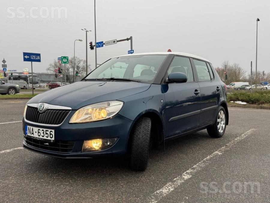 Blue Skoda Fabia 2012 in Riga, with an engine capacity of 1.20 L and mileage of 240 thousand km for 2500 €, photo 1 on AUTOMOTO.COM.LV