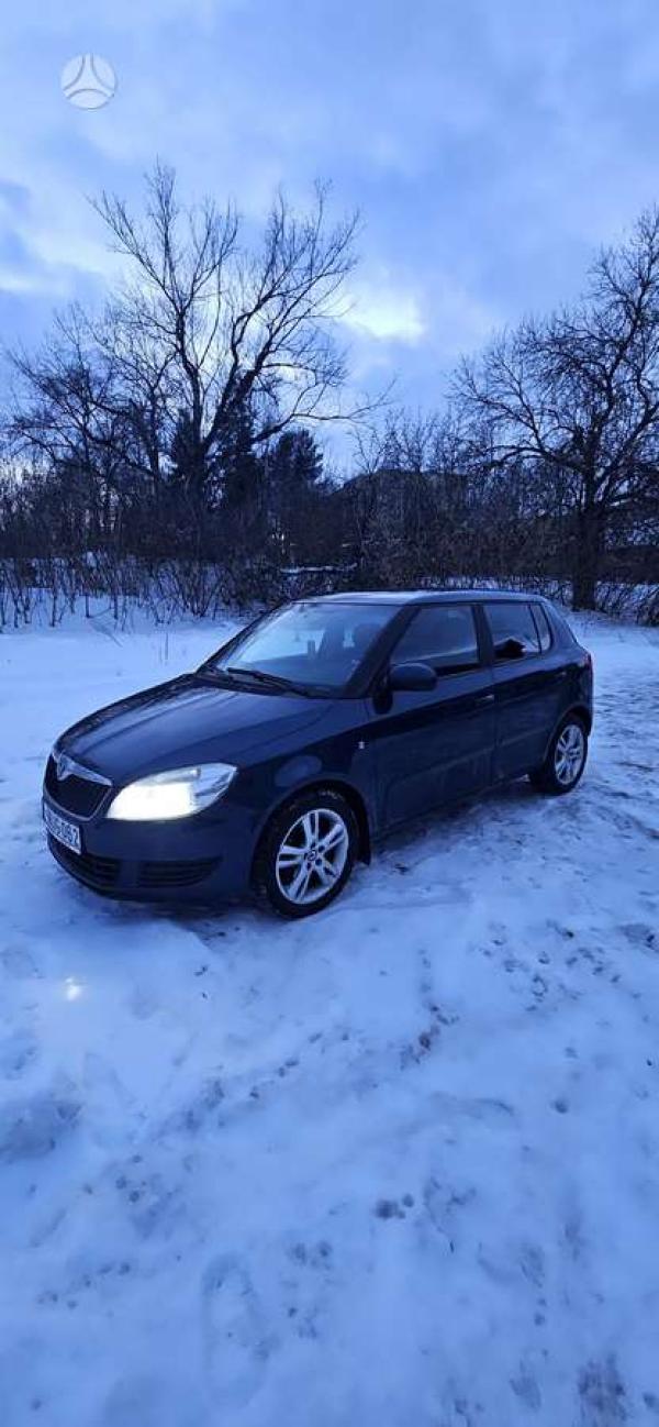 Zils Skoda Fabia 2012 Viļņa, ar dzinēja tilpumu 1.60 L un nobraukumu 242 tūkst. km par 2600 €, foto 1 vietnē AUTOMOTO.COM.LV
