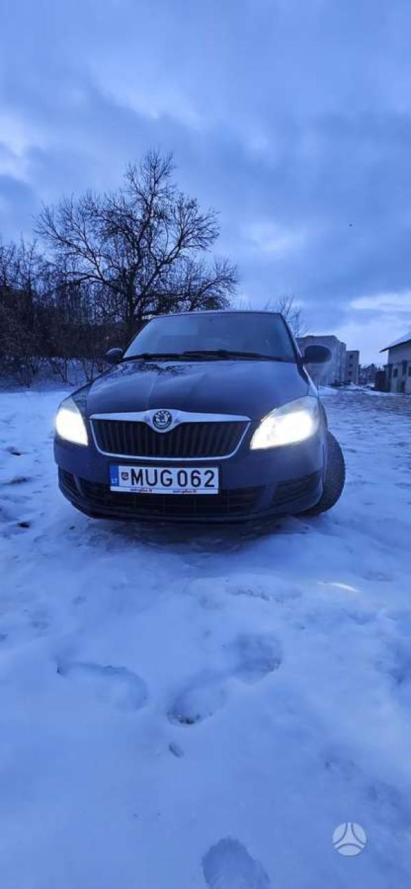 Zils Skoda Fabia 2012 Viļņa, ar dzinēja tilpumu 1.60 L un nobraukumu 242 tūkst. km par 2600 €, foto 2 vietnē AUTOMOTO.COM.LV