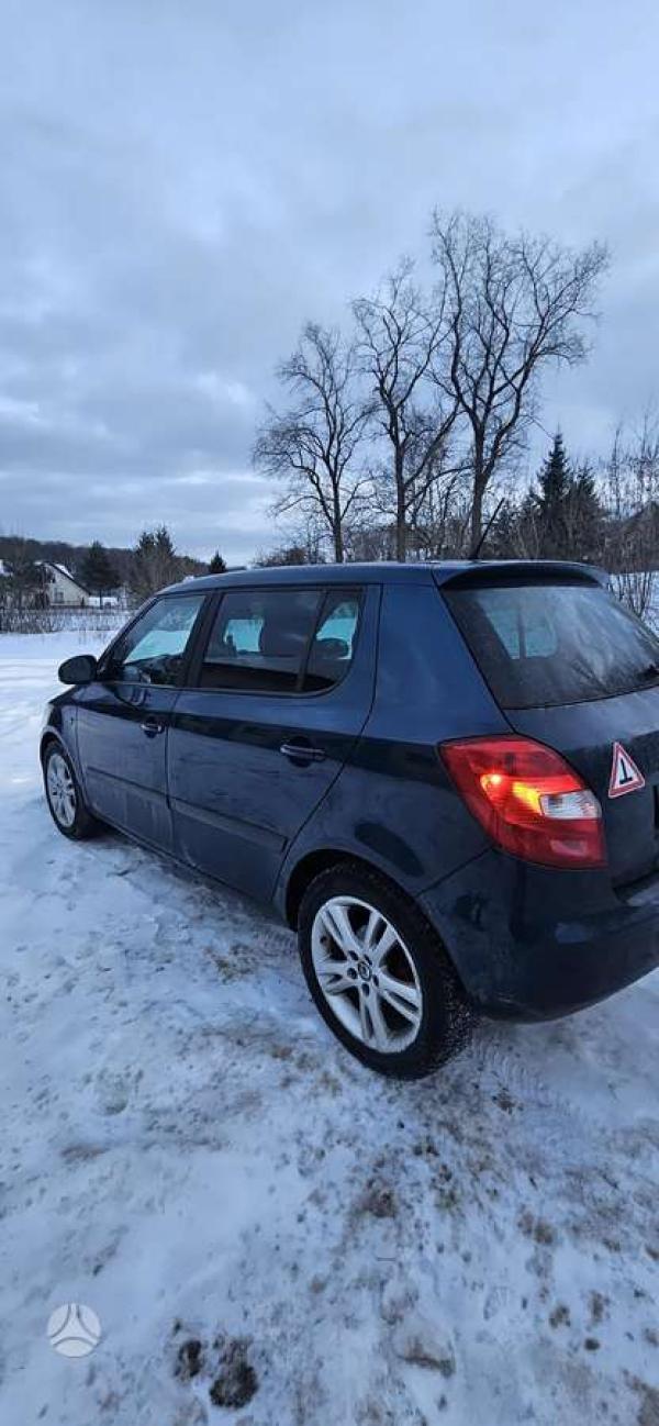 Zils Skoda Fabia 2012 Viļņa, ar dzinēja tilpumu 1.60 L un nobraukumu 242 tūkst. km par 2600 €, foto 3 vietnē AUTOMOTO.COM.LV
