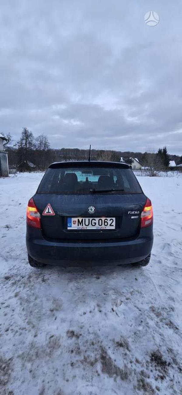 Zils Skoda Fabia 2012 Viļņa, ar dzinēja tilpumu 1.60 L un nobraukumu 242 tūkst. km par 2600 €, foto 4 vietnē AUTOMOTO.COM.LV