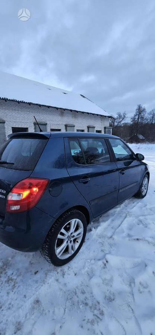 Zils Skoda Fabia 2012 Viļņa, ar dzinēja tilpumu 1.60 L un nobraukumu 242 tūkst. km par 2600 €, foto 5 vietnē AUTOMOTO.COM.LV