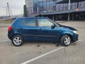 Zils Skoda Fabia 2012 Rīga, ar dzinēja tilpumu 1.60 L un nobraukumu 245 tūkst. km par 3400 €, foto 3 vietnē AUTOMOTO.COM.LV