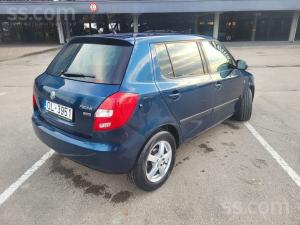 Zils Skoda Fabia 2012 Rīga, ar dzinēja tilpumu 1.60 L un nobraukumu 245 tūkst. km par 3400 €, foto 4 vietnē AUTOMOTO.COM.LV