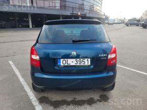 Zils Skoda Fabia 2012 Rīga, ar dzinēja tilpumu 1.60 L un nobraukumu 245 tūkst. km par 3400 €, foto 5 vietnē AUTOMOTO.COM.LV