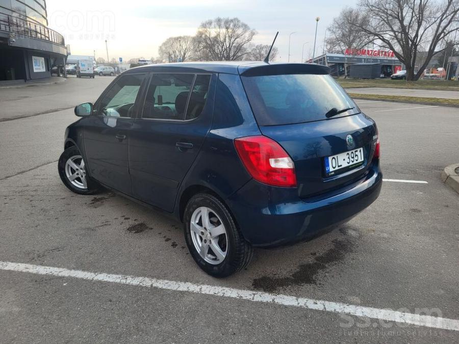 Zils Skoda Fabia 2012 Rīga, ar dzinēja tilpumu 1.60 L un nobraukumu 245 tūkst. km par 3400 €, foto 6 vietnē AUTOMOTO.COM.LV