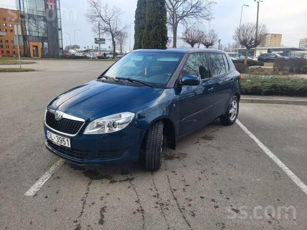 Zils Skoda Fabia 2012 Rīga, ar dzinēja tilpumu 1.60 L un nobraukumu 245 tūkst. km par 3400 €, foto 6 vietnē AUTOMOTO.COM.LV