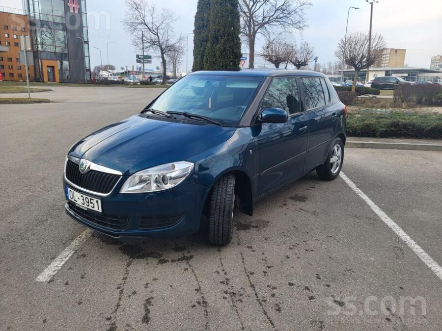Zils Skoda Fabia 2012 Rīga, ar dzinēja tilpumu 1.60 L un nobraukumu 245 tūkst. km par 3400 €, foto 7 vietnē AUTOMOTO.COM.LV