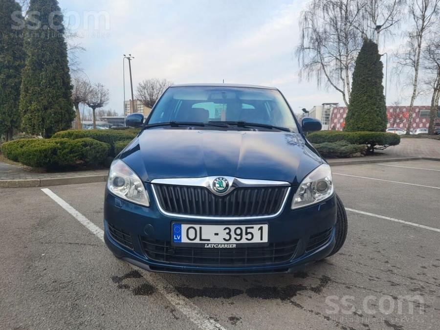 Zils Skoda Fabia 2012 Rīga, ar dzinēja tilpumu 1.60 L un nobraukumu 245 tūkst. km par 3400 €, foto 8 vietnē AUTOMOTO.COM.LV