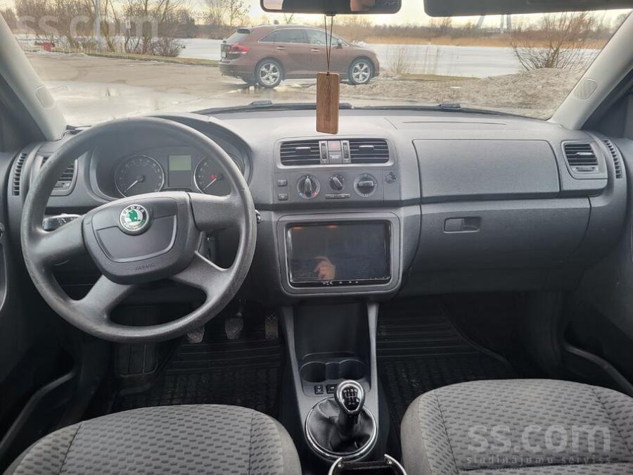 Zils Skoda Fabia 2012 Rīga, ar dzinēja tilpumu 1.60 L un nobraukumu 245 tūkst. km par 3400 €, foto 9 vietnē AUTOMOTO.COM.LV