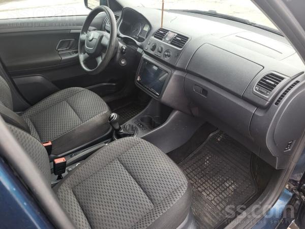 Zils Skoda Fabia 2012 Rīga, ar dzinēja tilpumu 1.60 L un nobraukumu 245 tūkst. km par 3400 €, foto 9 vietnē AUTOMOTO.COM.LV