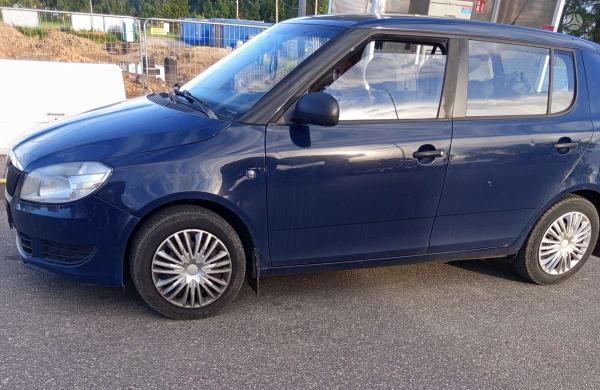 Blue Skoda Fabia 2012 in Sirvintos, with an engine capacity of 1.20 L and mileage of 190 thousand km for 1150 €, photo 1 on AUTOMOTO.COM.LV