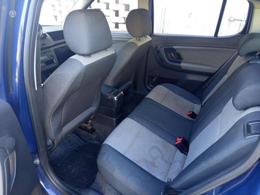 Blue Skoda Fabia 2012 in Sirvintos, with an engine capacity of 1.20 L and mileage of 190 thousand km for 1150 €, photo 6 on AUTOMOTO.COM.LV
