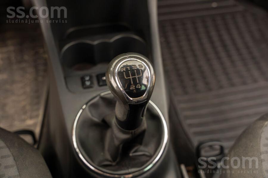 Zils Skoda Fabia 2012 Rīga, ar dzinēja tilpumu 1.60 L un nobraukumu 253 tūkst. km par 2990 €, foto 17 vietnē AUTOMOTO.COM.LV