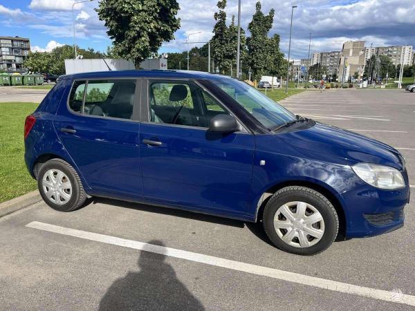 Blue Skoda Fabia 2013 in Vilnius, with an engine capacity of 1.20 L and mileage of 184 thousand km for 2057 €, photo 9 on AUTOMOTO.COM.LV