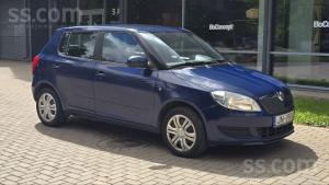 Zils Skoda Fabia 2014 Rīga, ar dzinēja tilpumu 1.20 L un nobraukumu 155 tūkst. km par 3100 €, foto 3 vietnē AUTOMOTO.COM.LV