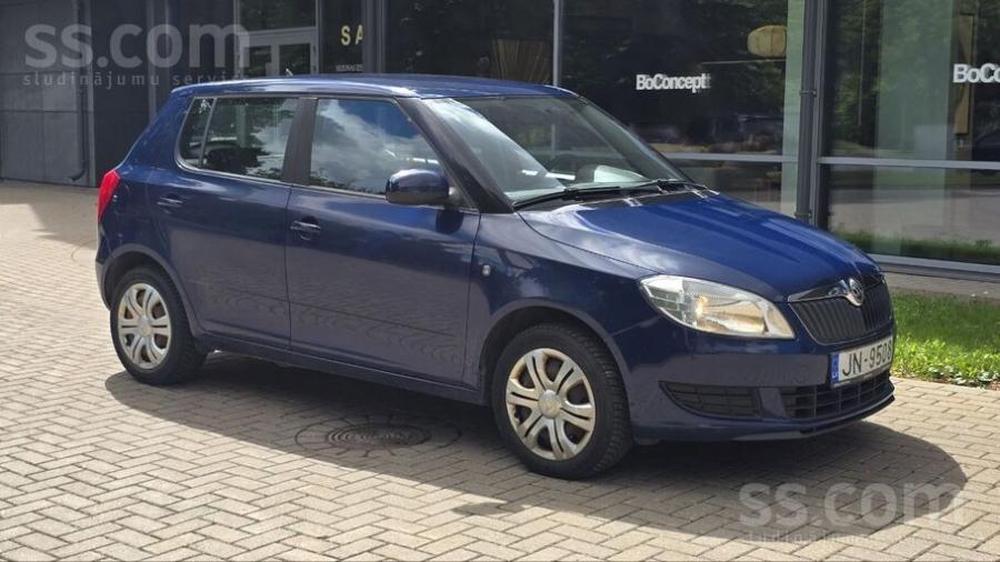 Zils Skoda Fabia 2014 Rīga, ar dzinēja tilpumu 1.20 L un nobraukumu 155 tūkst. km par 3100 €, foto 3 vietnē AUTOMOTO.COM.LV