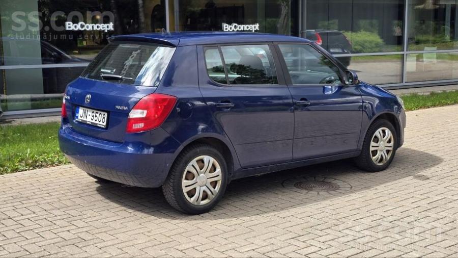 Zils Skoda Fabia 2014 Rīga, ar dzinēja tilpumu 1.20 L un nobraukumu 155 tūkst. km par 3100 €, foto 5 vietnē AUTOMOTO.COM.LV
