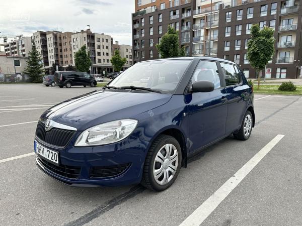 Zils Skoda Fabia 2014 Viļņa, ar dzinēja tilpumu 1.20 L un nobraukumu 55 tūkst. km par 2850 €, foto 1 vietnē AUTOMOTO.COM.LV