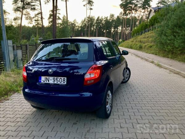 Zils Skoda Fabia 2014 Rīga, ar dzinēja tilpumu 1.20 L un nobraukumu 150 tūkst. km par 4900 €, foto 4 vietnē AUTOMOTO.COM.LV