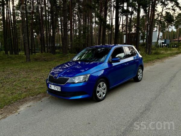 Синий Шкода Фабия 2015 в Рига, объемом двигателя 1.40 л и пробегом 130 тыс. км за 5900 €, фото 1 на AUTOMOTO.COM.LV