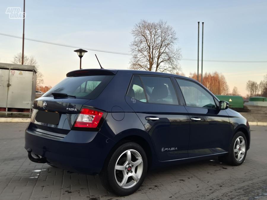 Blue Skoda Fabia 2016 in Siauliai, with an engine capacity of 1.40 L and mileage of 233 thousand km for 4450 €, photo 3 on AUTOMOTO.COM.LV