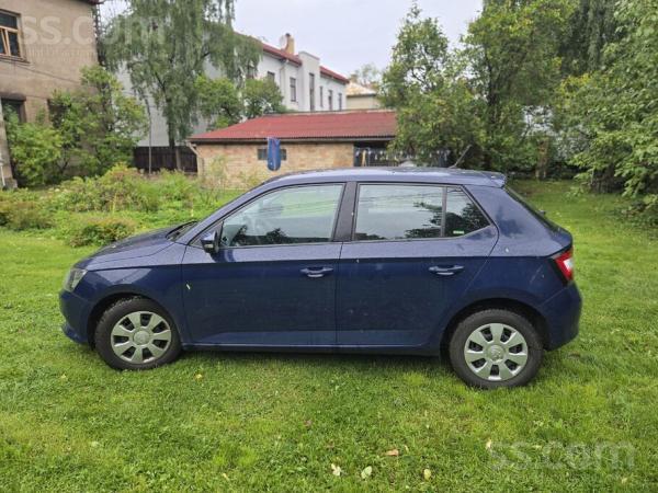 Zils Skoda Fabia 2016 Rīga, ar dzinēja tilpumu 1.00 L un nobraukumu 53 tūkst. km par 6800 €, foto 3 vietnē AUTOMOTO.COM.LV