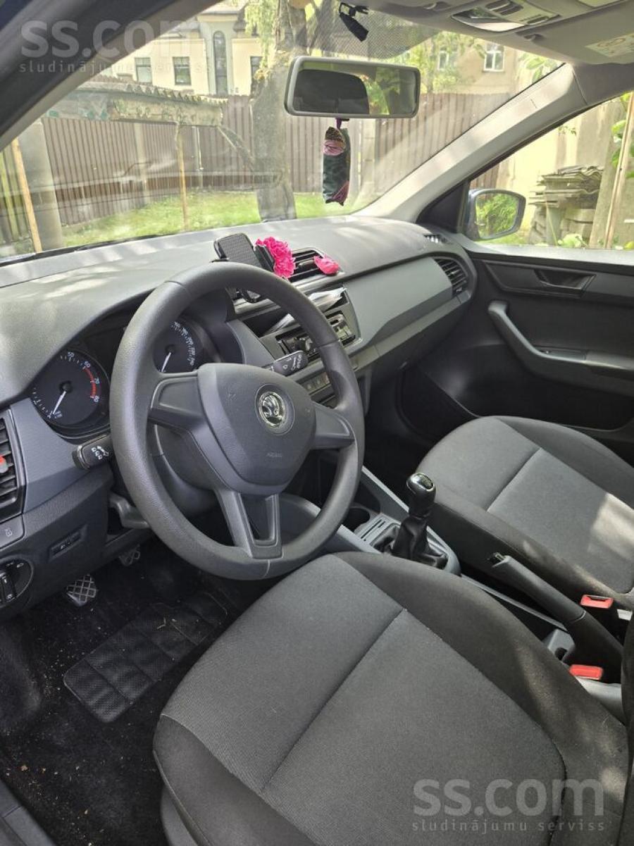 Zils Skoda Fabia 2016 Rīga, ar dzinēja tilpumu 1.00 L un nobraukumu 53 tūkst. km par 6800 €, foto 11 vietnē AUTOMOTO.COM.LV