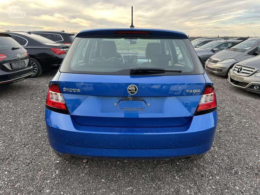 Zils Skoda Fabia 2017 Giraitė, ar dzinēja tilpumu 1.00 L un nobraukumu 230 tūkst. km par 5400 €, foto 7 vietnē AUTOMOTO.COM.LV