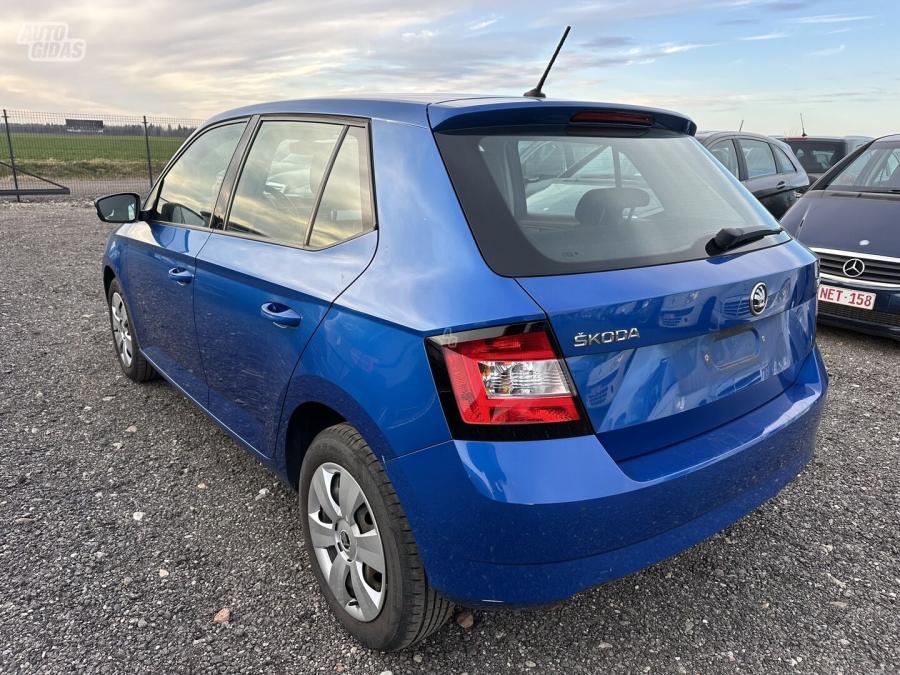 Zils Skoda Fabia 2017 Giraitė, ar dzinēja tilpumu 1.00 L un nobraukumu 230 tūkst. km par 5400 €, foto 8 vietnē AUTOMOTO.COM.LV