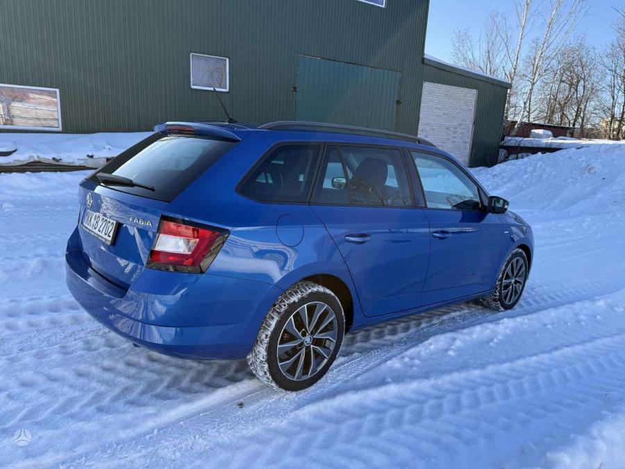 Zils Skoda Fabia 2018 Panevēža, ar dzinēja tilpumu 1.00 L un nobraukumu 212 tūkst. km par 7900 €, foto 3 vietnē AUTOMOTO.COM.LV