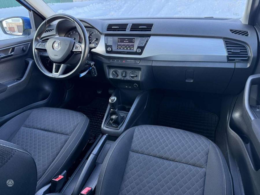 Zils Skoda Fabia 2018 Panevēža, ar dzinēja tilpumu 1.00 L un nobraukumu 212 tūkst. km par 7900 €, foto 18 vietnē AUTOMOTO.COM.LV