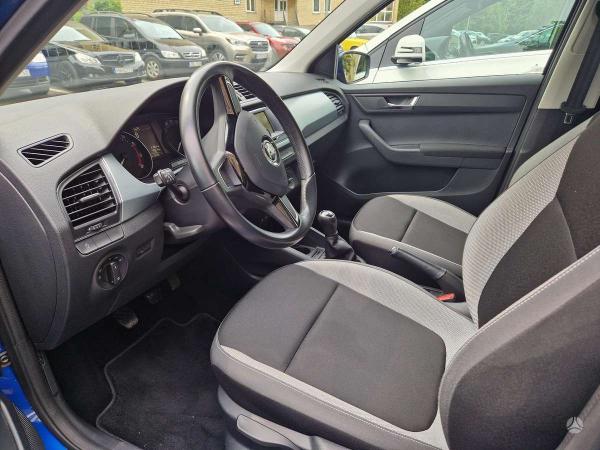 Blue Skoda Fabia 2018 in Druskininkai, with an engine capacity of 1.00 L and mileage of 46 thousand km for 8000 €, photo 6 on AUTOMOTO.COM.LV