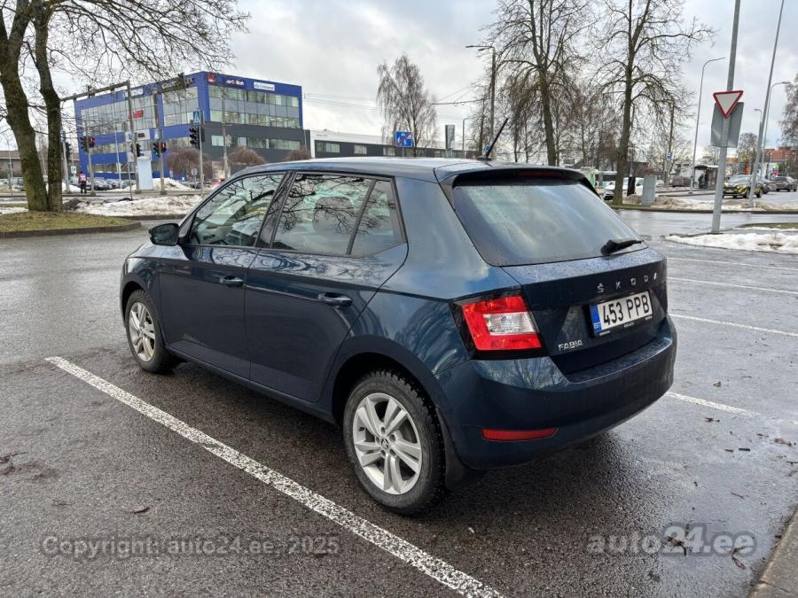 Blue Skoda Fabia 2020 in Tallinn, with an engine capacity of 1.00 L and mileage of 42 thousand km for 9450 €, photo 3 on AUTOMOTO.COM.LV