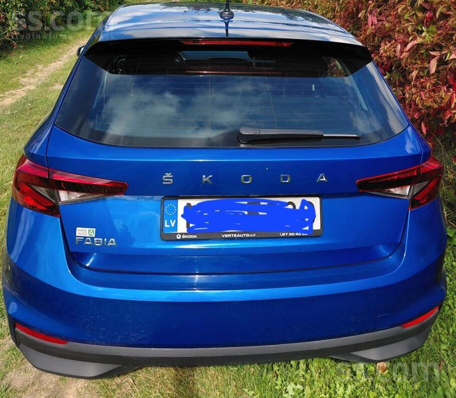 Blue Skoda Fabia 2023 in Dobele, with an engine capacity of 1.00 L and mileage of 51 thousand km for 12500 €, photo 3 on AUTOMOTO.COM.LV