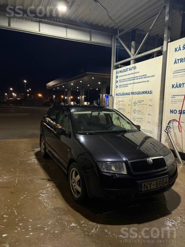 Zils Skoda Fabia 2001 Liepāja, ar dzinēja tilpumu 1.90 L un nobraukumu 292 tūkst. km par 1100 €, foto 1 vietnē AUTOMOTO.COM.LV
