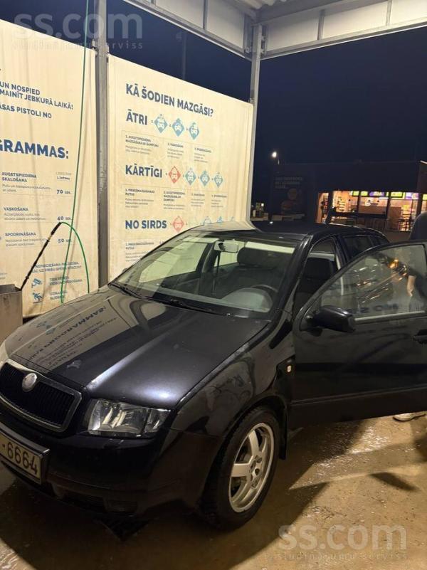 Zils Skoda Fabia 2001 Liepāja, ar dzinēja tilpumu 1.90 L un nobraukumu 292 tūkst. km par 1100 €, foto 3 vietnē AUTOMOTO.COM.LV