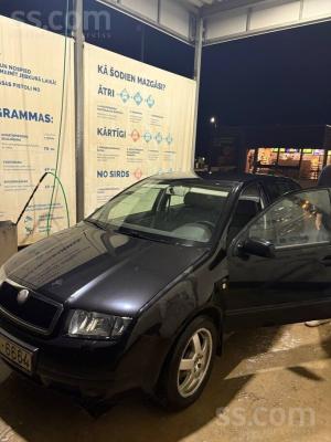 Zils Skoda Fabia 2001 Liepāja, ar dzinēja tilpumu 1.90 L un nobraukumu 292 tūkst. km par 1100 €, foto 4 vietnē AUTOMOTO.COM.LV